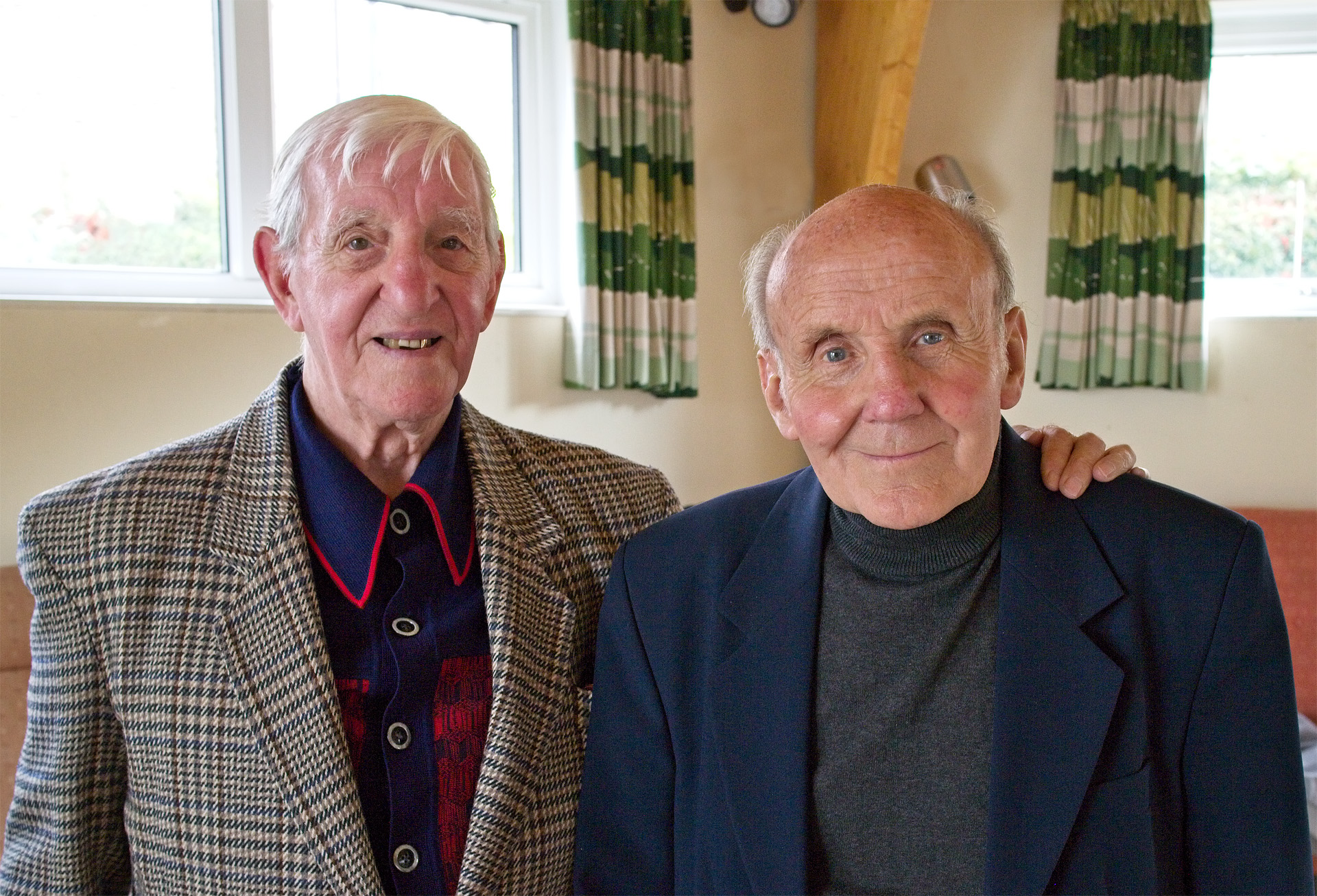 Famous ex-boxers visit the Geezers in Bow – Our Bow